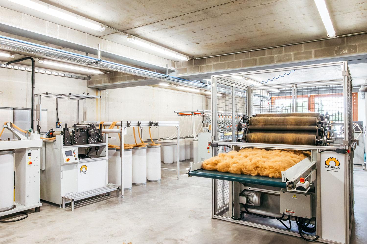 Wolverwerking in onze ecologische spinnerij - Flanders fiber mill